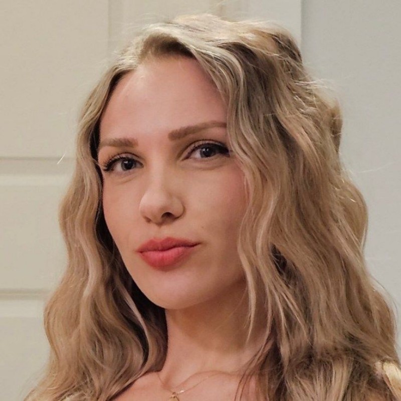 Steph Lee (@itsstephlee) | Snapchat Stories, Spotlight & Lenses