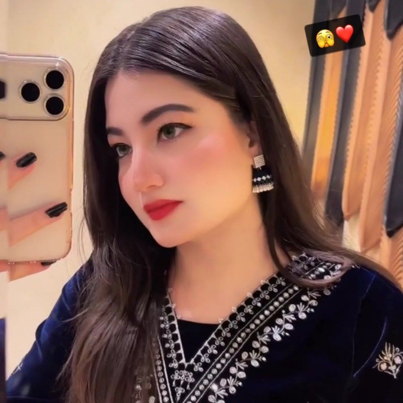 Hoor Khan (@itxx_hoor) | Snapchat Stories, Spotlight & Lenses