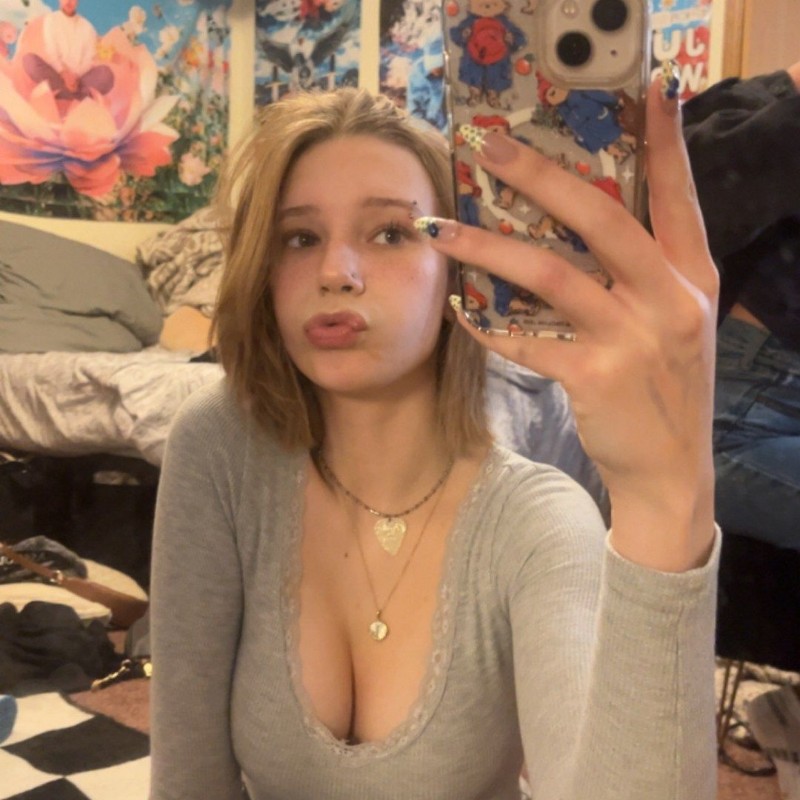 imogen rea (@itzimmy26) | Snapchat Stories, Spotlight & Lenses