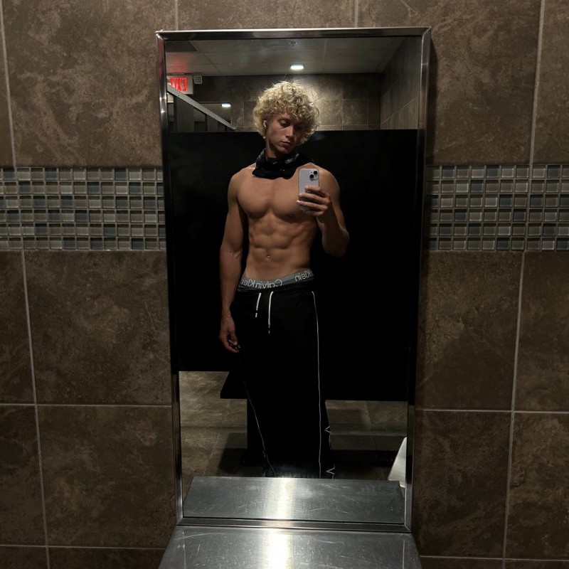 Izaiah Schmidt (@izaiah.schmidt) | Snapchat Stories, Spotlight & Lenses