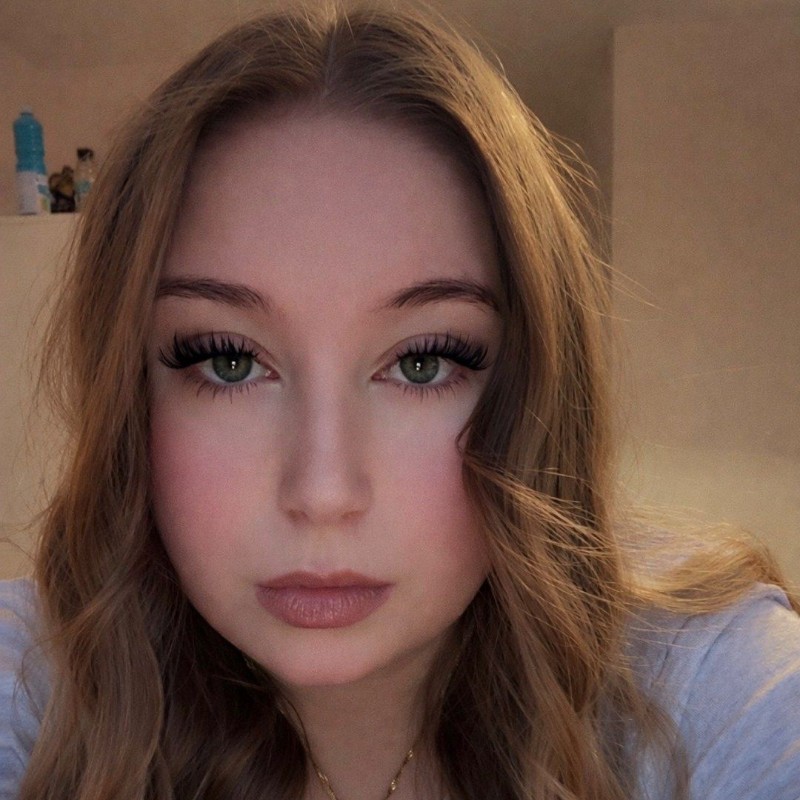 Jade (@jadehutch23) | Snapchat Stories, Spotlight & Lenses