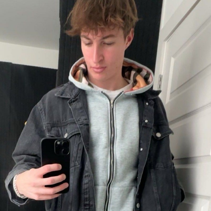 james halley (@jameshalleyy) | Snapchat Stories, Spotlight & Lenses