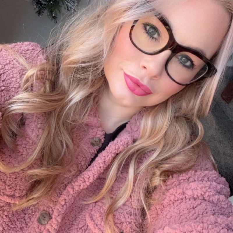 Jennifer ♡ (@jennjennwoods) | Snapchat Stories, Spotlight & Lenses