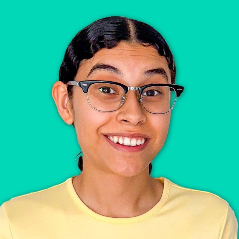 Jenny Hoyos (@jenny.hoyos) | Snapchat Stories, Spotlight & Lenses