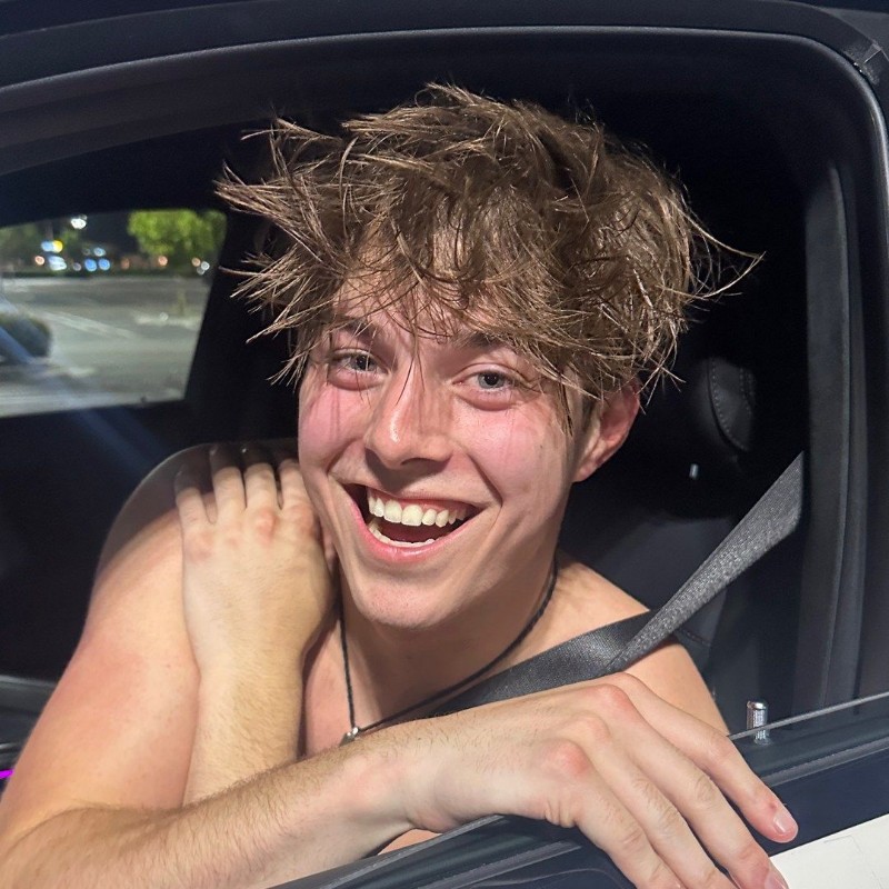 Jeremy Hutchins (@jeremyhutchins) | Snapchat Stories, Spotlight & Lenses