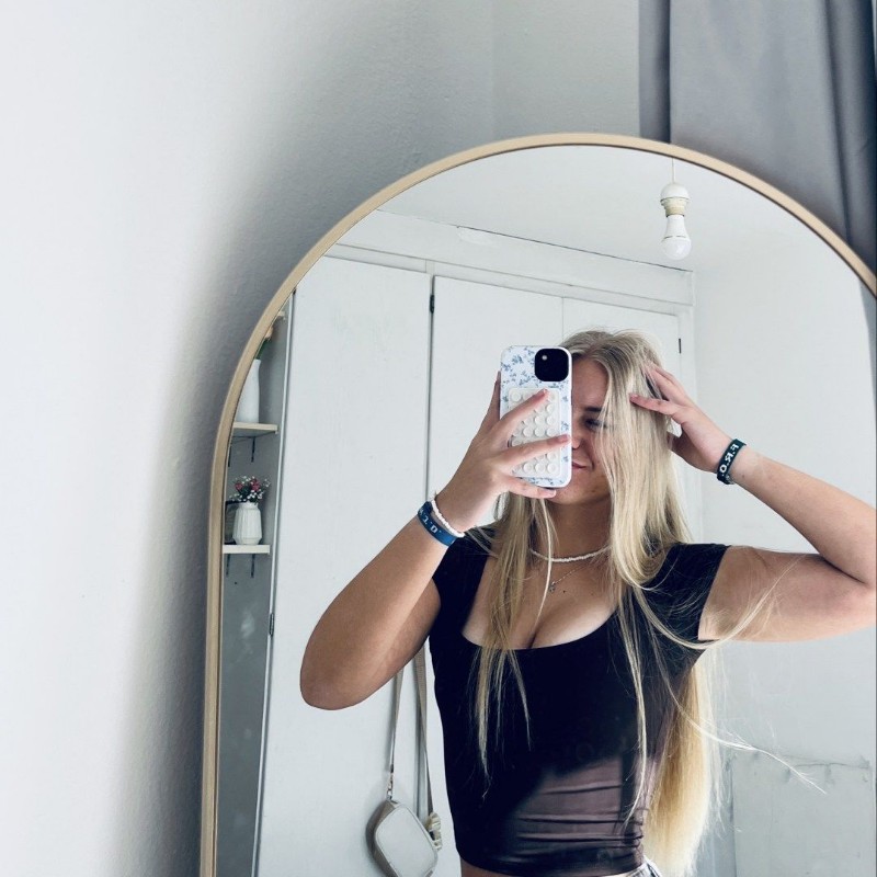 jess💋 (@jessicadiblondi) | Snapchat Stories, Spotlight & Lenses