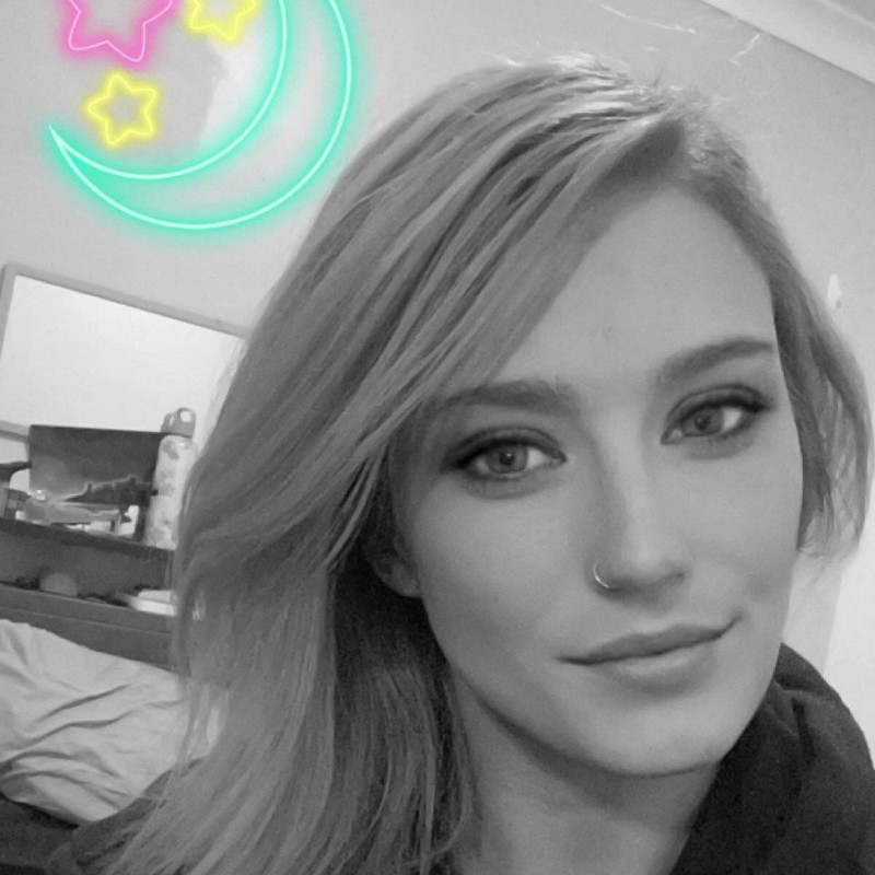 JLA🖤🔮 (@jessleebates) | Snapchat Stories, Spotlight & Lenses