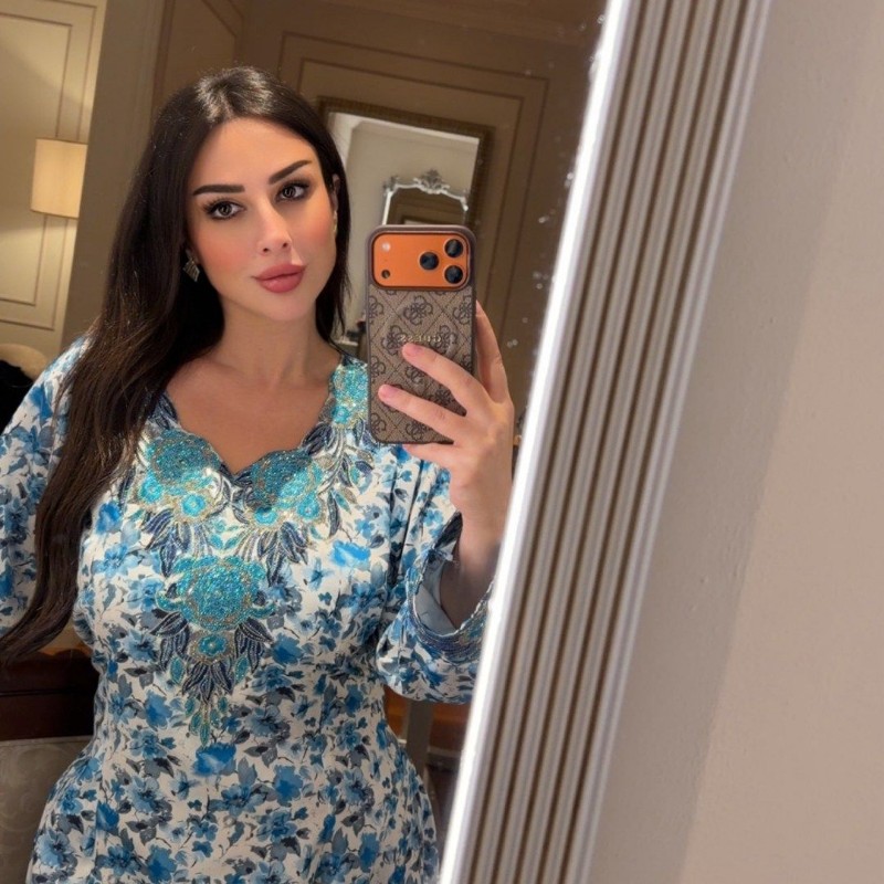 ROZA 🇯🇴🇦🇪🇷🇺 (@jo.roza) | Snapchat Stories, Spotlight & Lenses