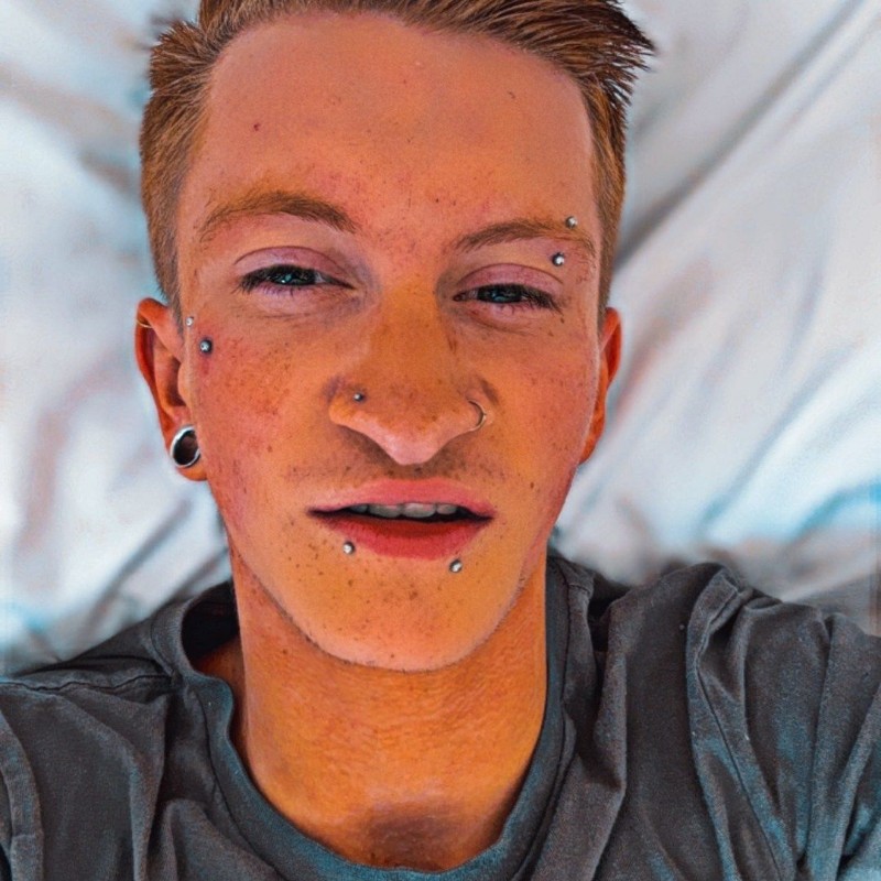 Aaron Mackenzie (@joshiewashie221) | Snapchat Stories, Spotlight and Lenses