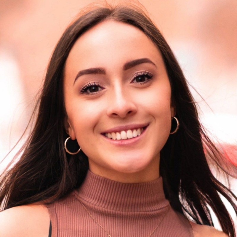 Julia Behnke (@juliabellax) | Snapchat Stories, Spotlight & Lenses