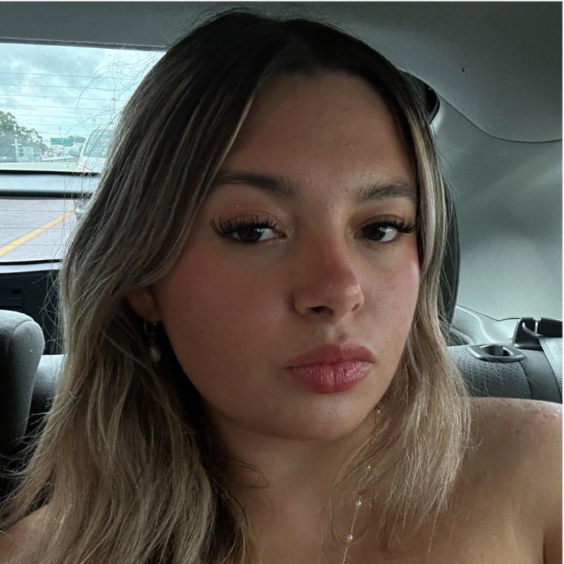 julia butler🌺 (@juliarbutler) | Snapchat Stories, Spotlight & Lenses