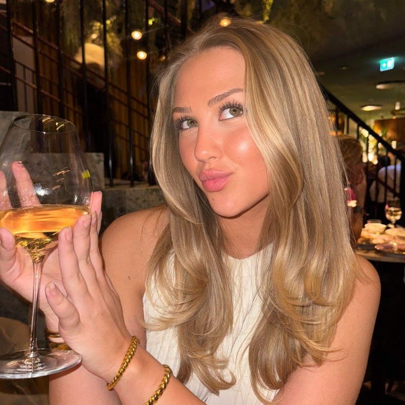 Julia Ringblom (@juliaringblom) | Snapchat Stories, Spotlight & Lenses