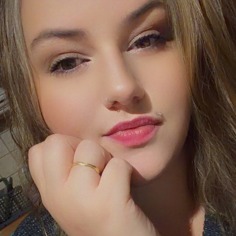 𝒥𝓊𝓁𝒾ℯ ♡ (@julie-emt) | Snapchat Stories, Spotlight & Lenses