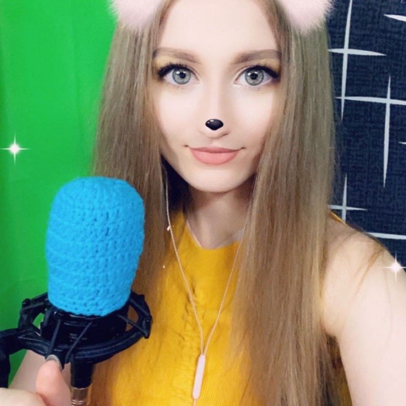 Julie Ryff (@jullieryff) | Snapchat Stories, Spotlight & Lenses