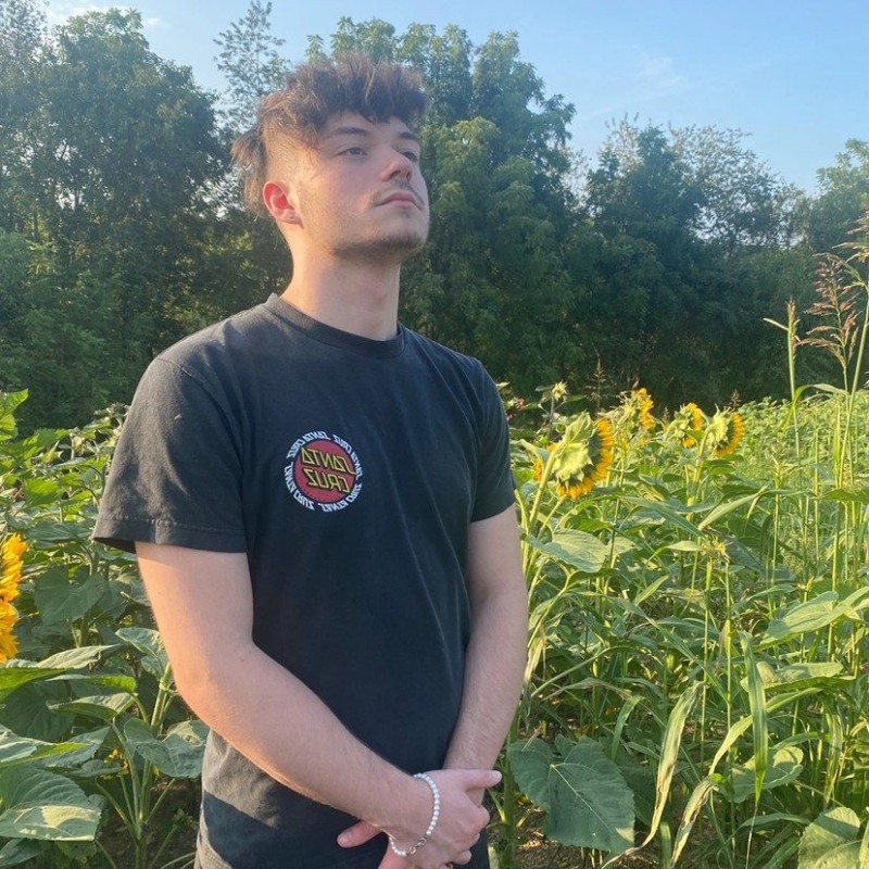 Justin Reacts (@justinreacts) | Snapchat Stories, Spotlight & Lenses