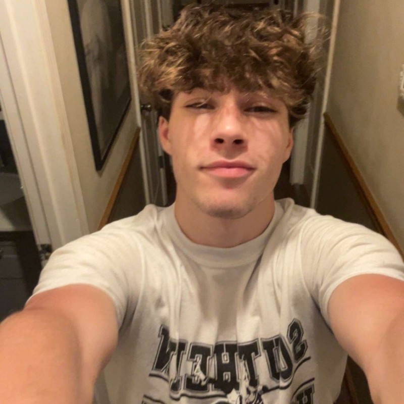 Logan Dickman (@justloganlol) | Snapchat Stories, Spotlight & Lenses