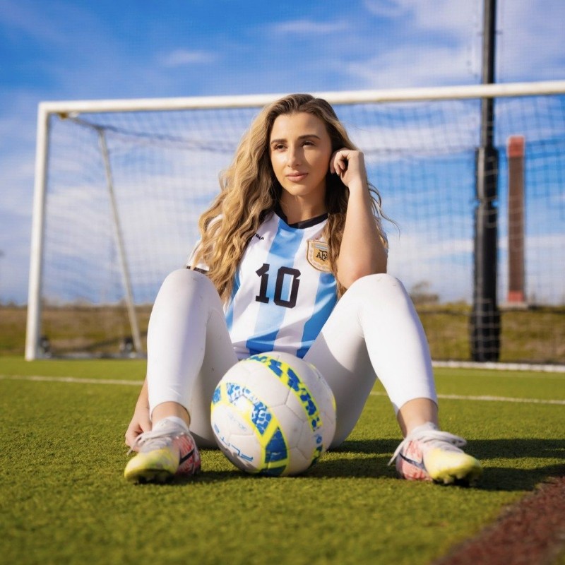 Jessica Vincent (@jvizzlee) | Snapchat Stories, Spotlight & Lenses