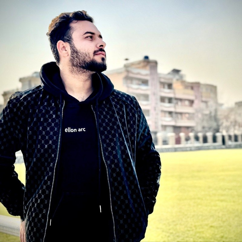 𝒜𝒹ℯℯ𝒷_𝓀𝒶𝓀𝒶𝓇🇦🇫 (@kabul_store) | Snapchat Stories, Spotlight & Lenses