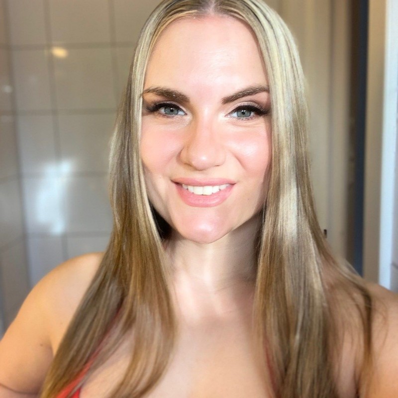 Karna Wang (@karnawang) | Snapchat Stories, Spotlight & Lenses