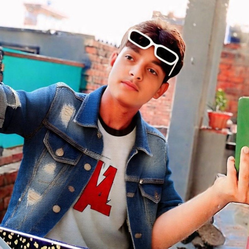 Anas (@kassar_saha9093) | Snapchat Stories, Spotlight & Lenses