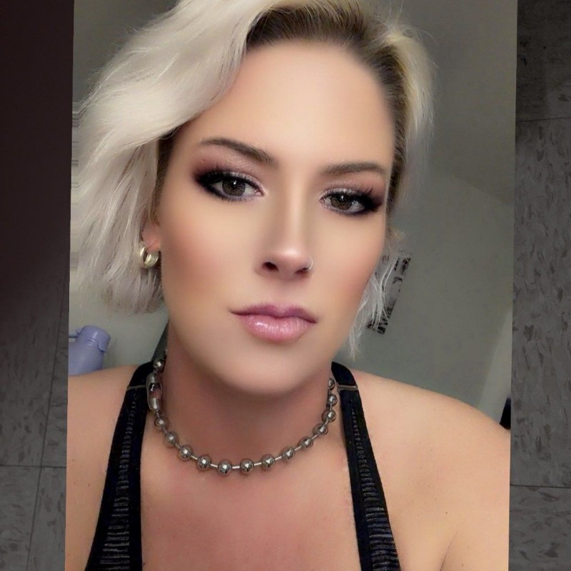Katie💋 (@katebug82) | Snapchat Stories, Spotlight & Lenses