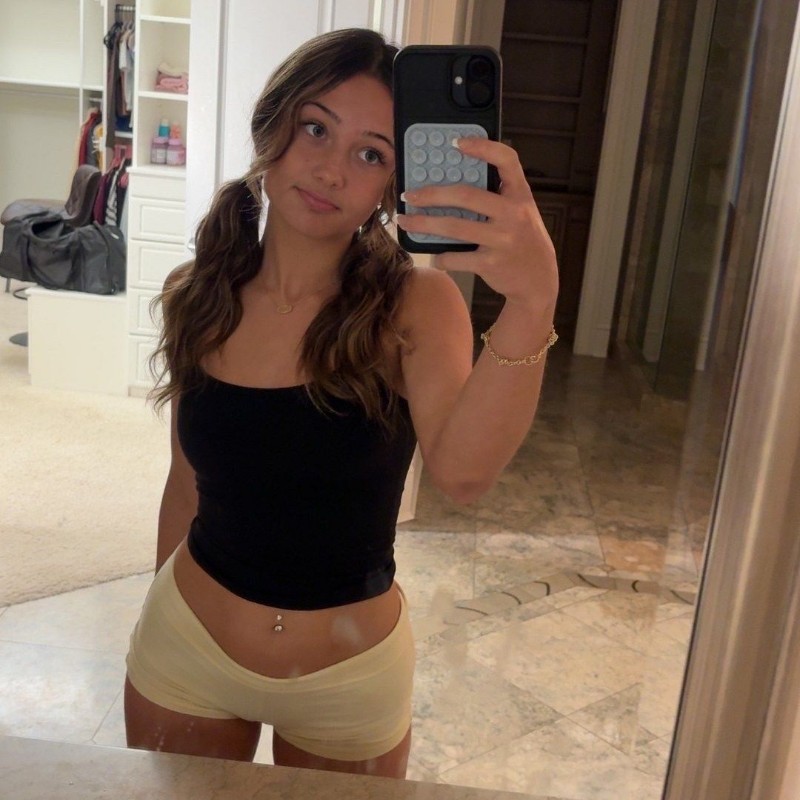 kate (@kateevans11) | Snapchat Stories, Spotlight & Lenses