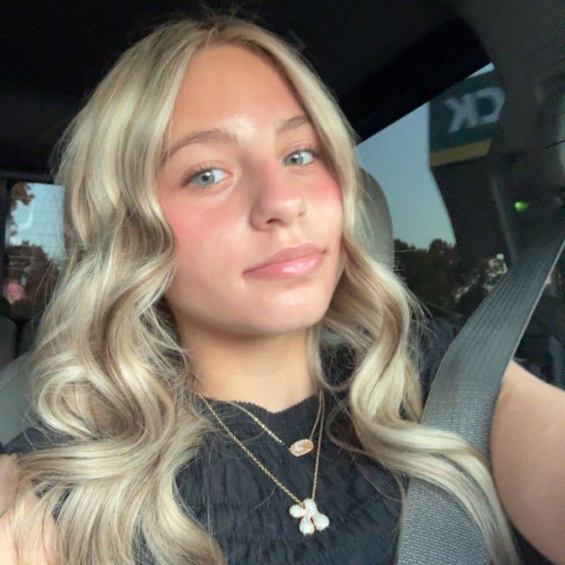 katie😻 (@katiethornburgh) | Snapchat Stories, Spotlight & Lenses