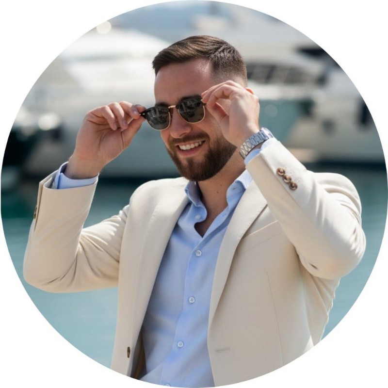 Kev Cahill (@kevctravelmoney) | Snapchat Stories, Spotlight & Lenses