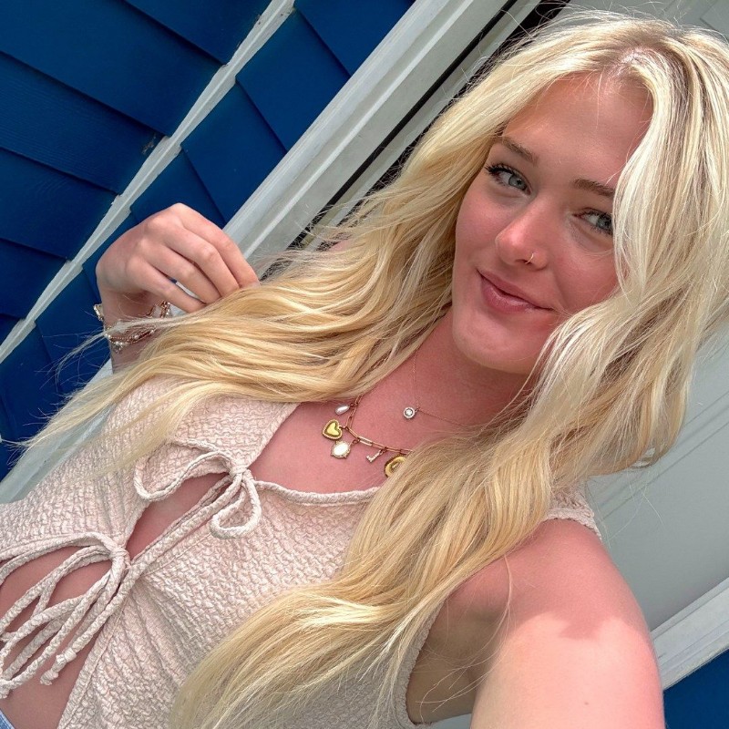 Laney🤠 (@laneygreilly) | Snapchat Stories, Spotlight & Lenses