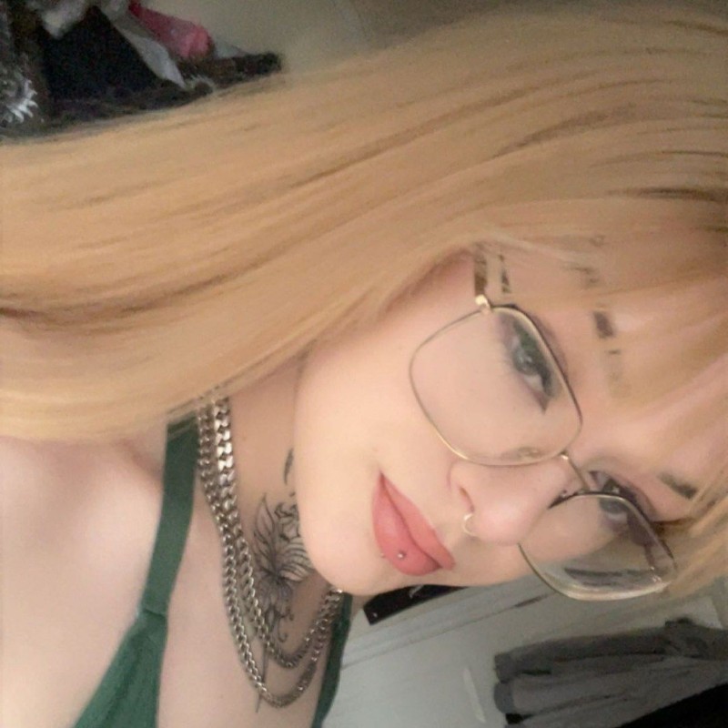 𝖑𝖆𝖗𝖆 (@lara_gabbii) | Snapchat Stories, Spotlight & Lenses