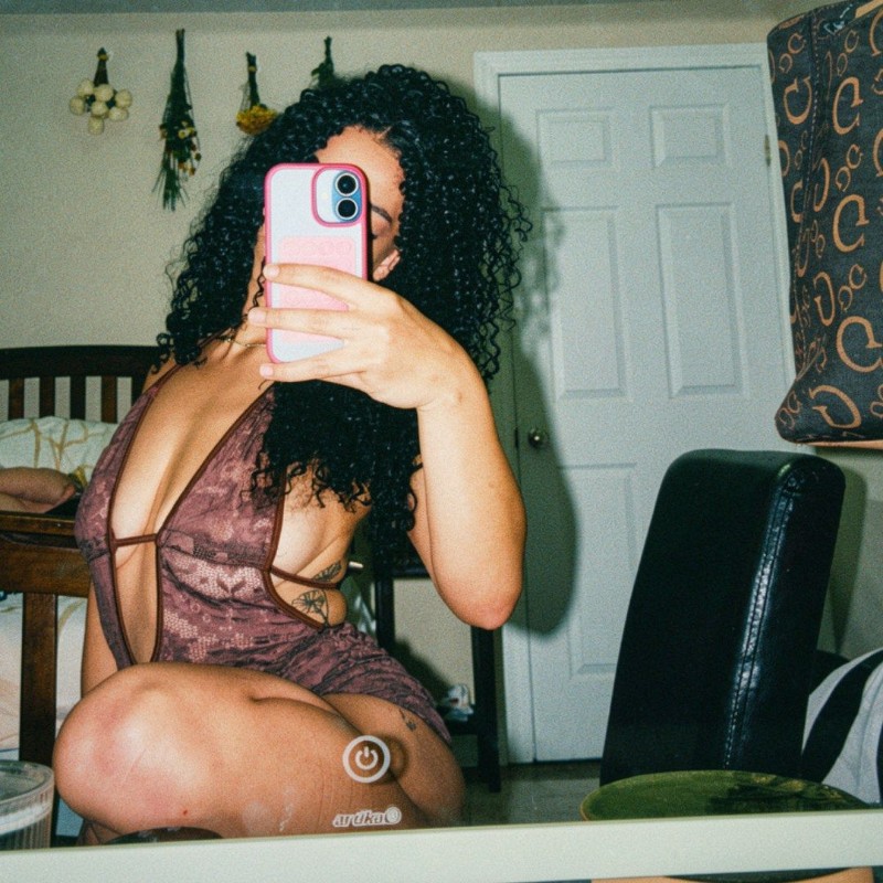 Jade (@larosas_mummy24) | Snapchat Stories, Spotlight & Lenses