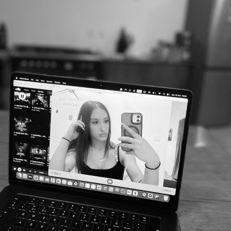 Laura 💋 (@lauraformosa6) | Snapchat Stories, Spotlight & Lenses