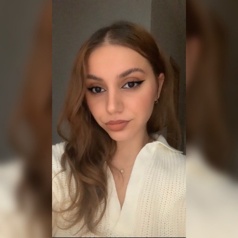 LAURA (@laureta_f19) | Snapchat Stories, Spotlight & Lenses