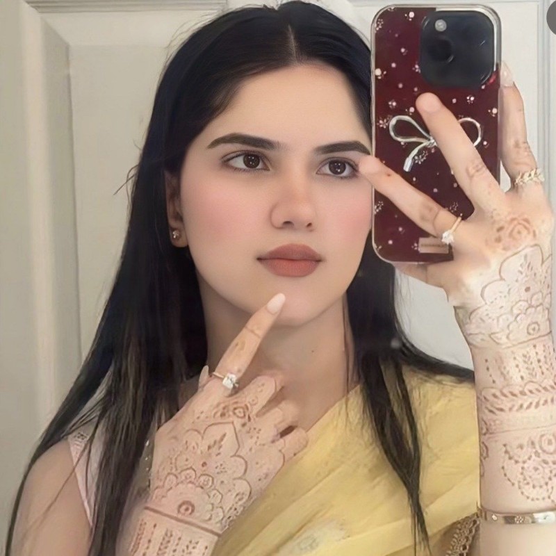 Lavisha (@lavisha_malik04) | Snapchat Stories, Spotlight & Lenses