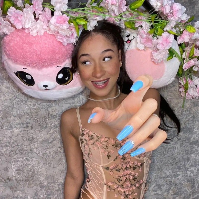 Ms Layla 💙(@layla_jones981) | เรื่องราว Snapchat ตลอดจน Spotlight และเลนส์