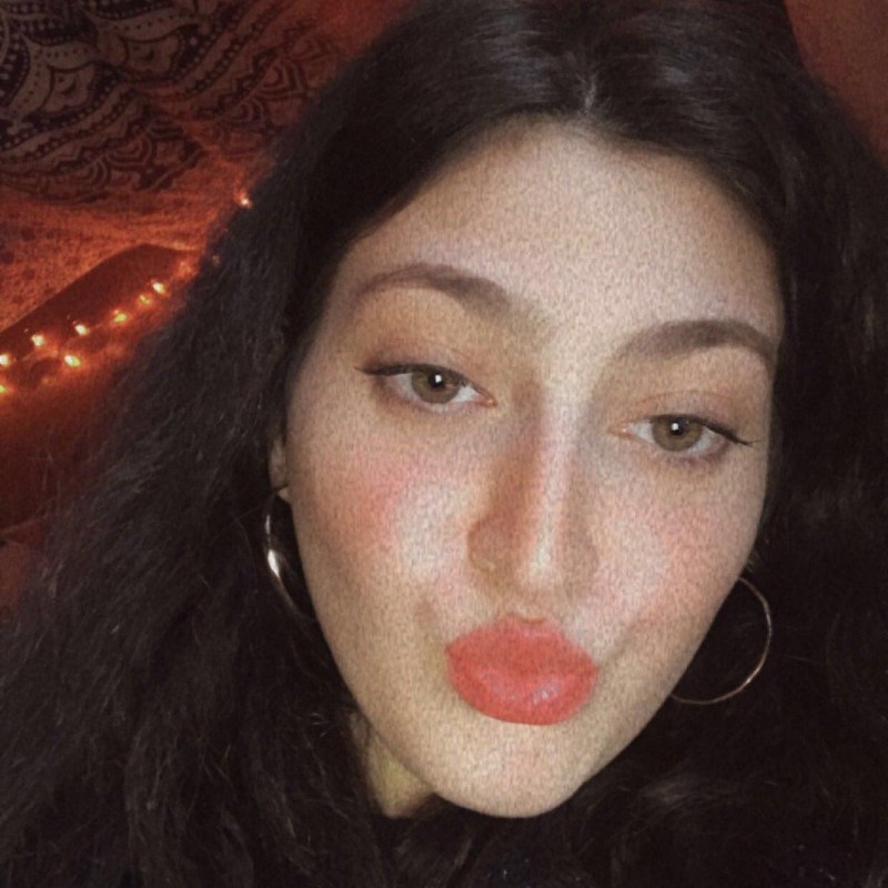 Leila (@lazyleila) | Snapchat Stories, Spotlight & Lenses