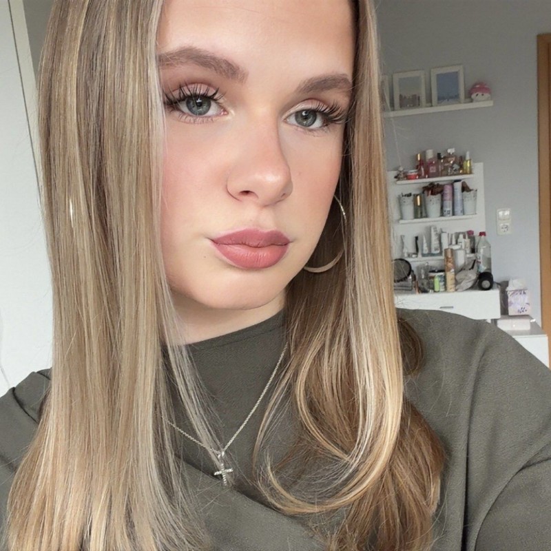 lea (@leaa.ktz) | Snapchat Stories, Spotlight & Lenses