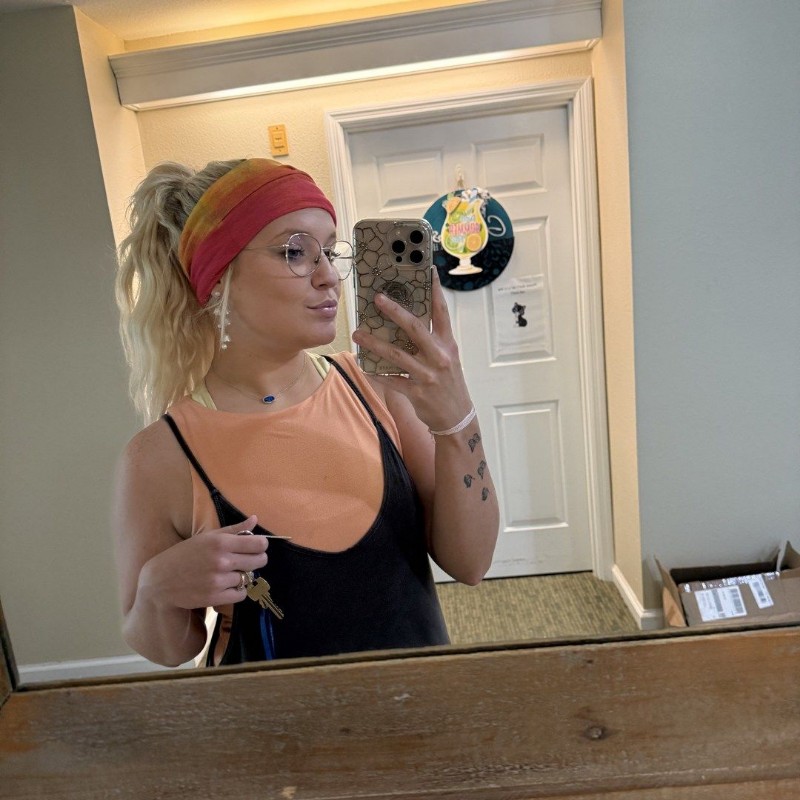 Leah Michele (@leahmcombs) | Snapchat Stories, Spotlight & Lenses