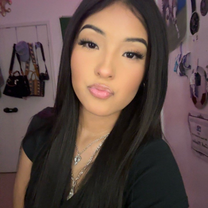 leah (@leahnmendoza) | Snapchat Stories, Spotlight & Lenses