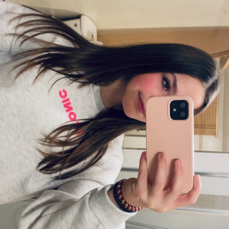 Léa (@learondeaux) | Snapchat Stories, Spotlight & Lenses