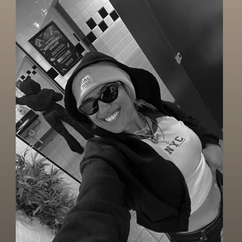 Leighan Crichton (@leiggy.bear2405) | Snapchat Stories, Spotlight & Lenses