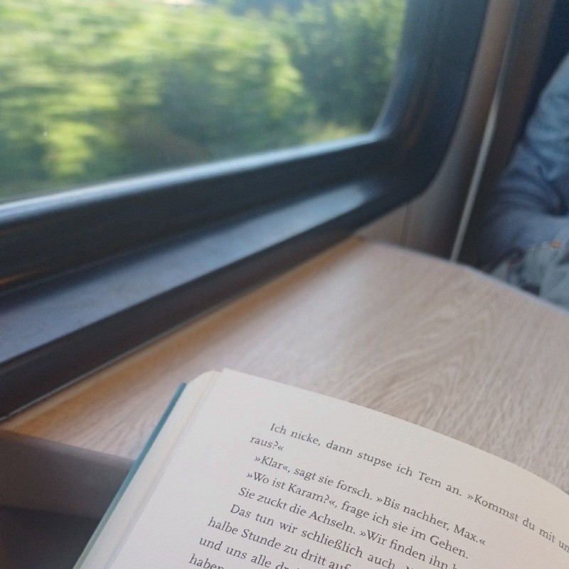 lena📚🤍 (@lena_bookss) | Snapchat Stories, Spotlight & Lenses