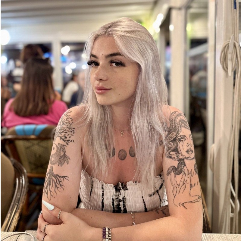 Léna 🌹📸 (@lenamignon7) | Snapchat Stories, Spotlight & Lenses