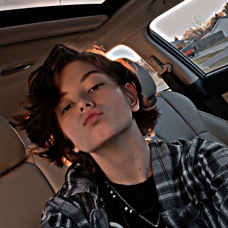 Leo (@leorobertswest) | Snapchat Stories, Spotlight & Lenses