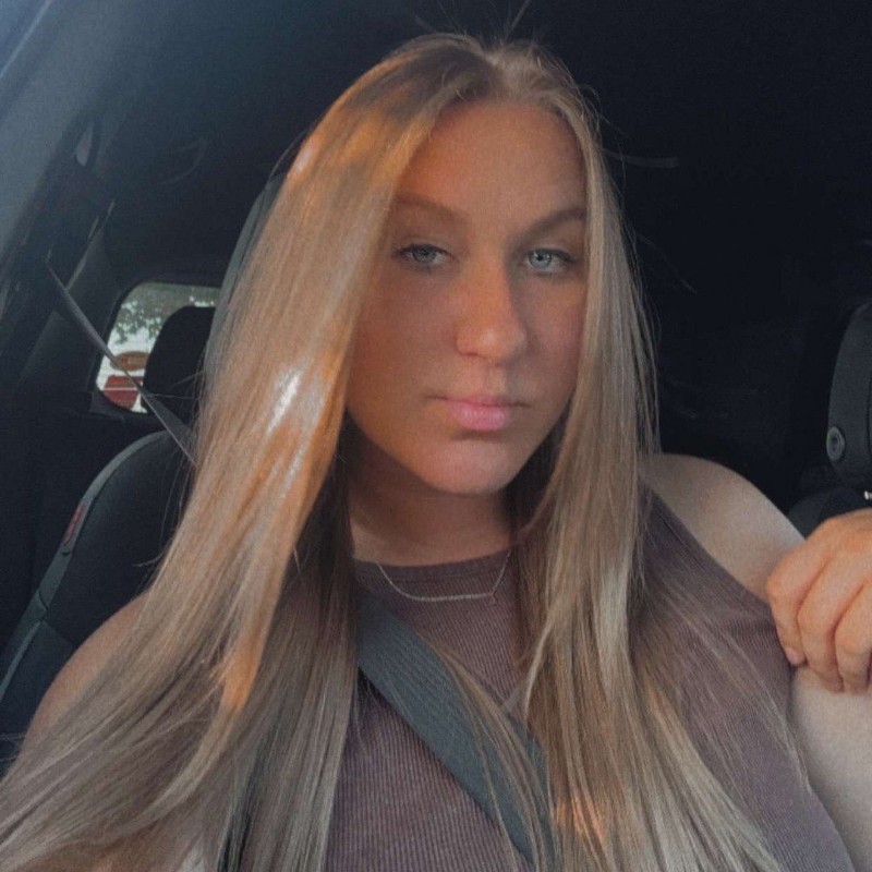 Lillian (@lilliankarchut) | Snapchat Stories, Spotlight & Lenses