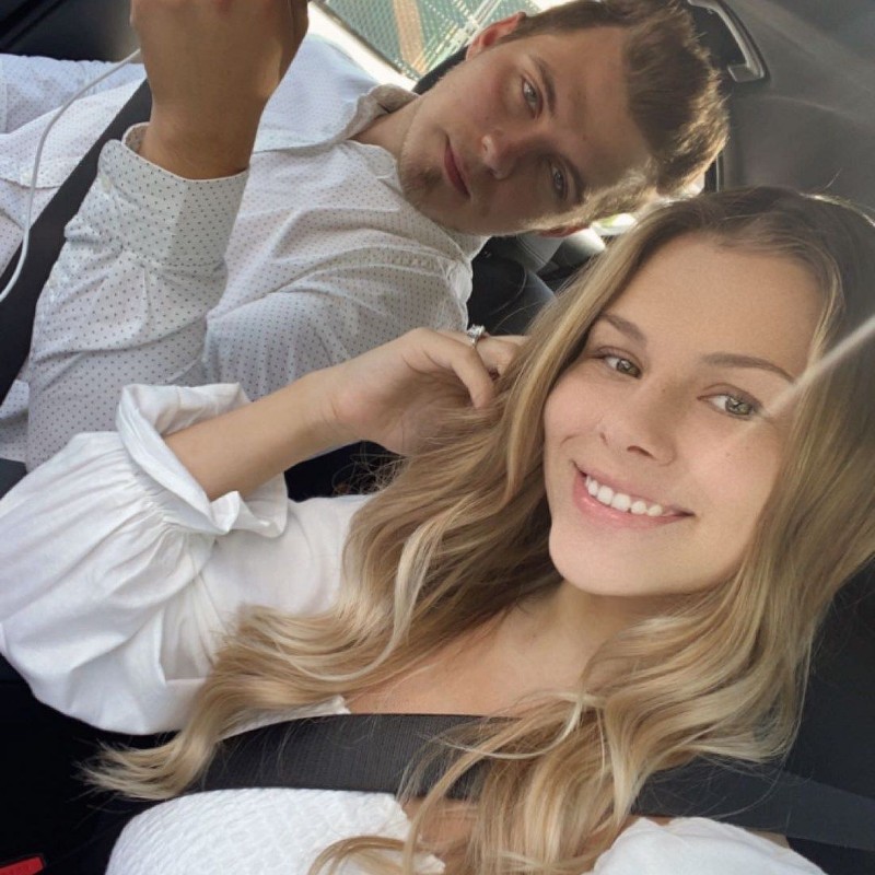 Lilly (@lillymelnichuk) | Snapchat Stories, Spotlight & Lenses