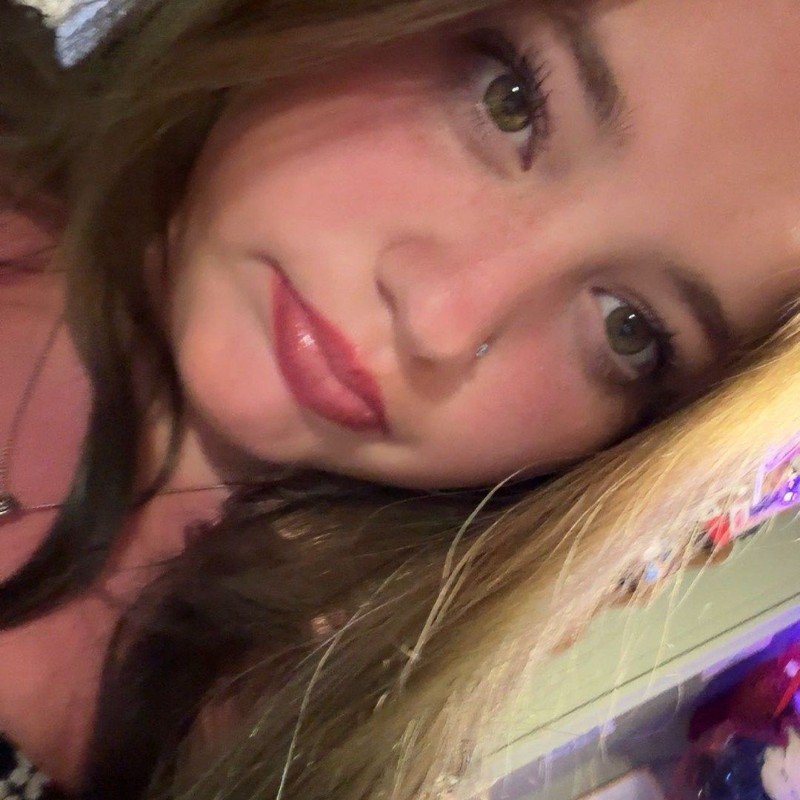 Lilly Roberds (@lillyroberds67) | Snapchat Stories, Spotlight & Lenses