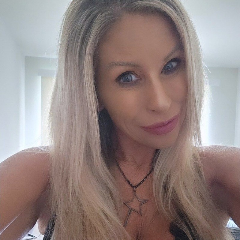 Lilylee23 (@lilyleeof23) | Snapchat Stories, Spotlight & Lenses