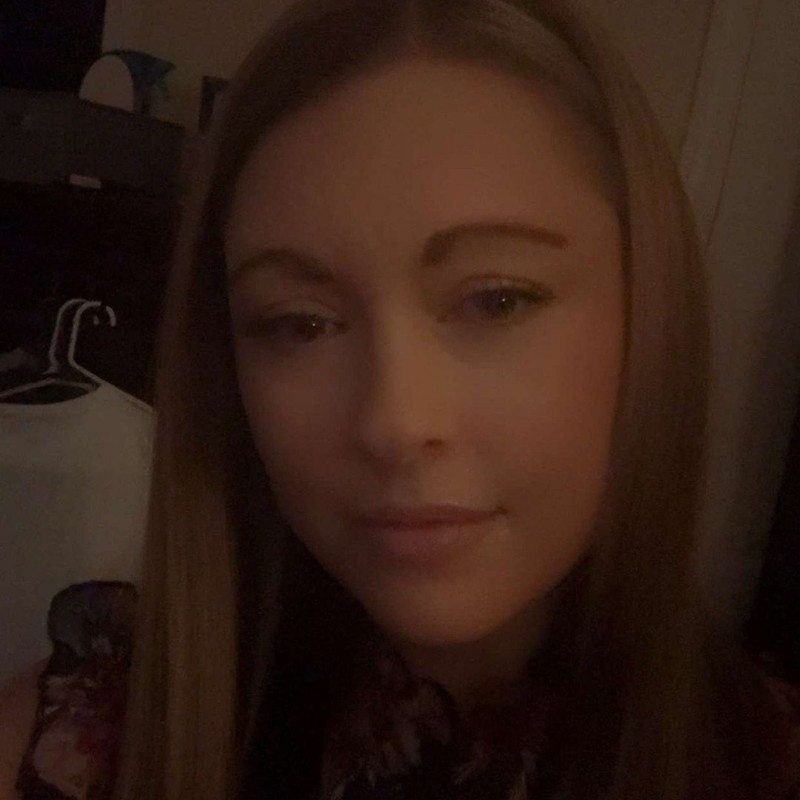 Linsey Thompson (@linseydeann) | Snapchat Stories, Spotlight & Lenses