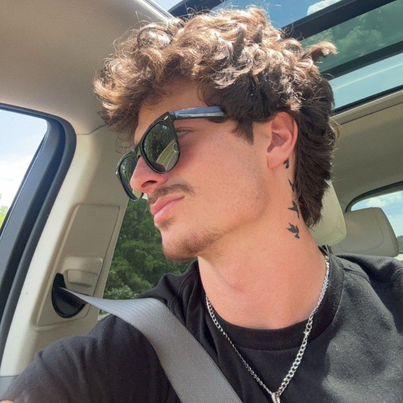 Brandon (@little_wells) | Snapchat Stories, Spotlight & Lenses